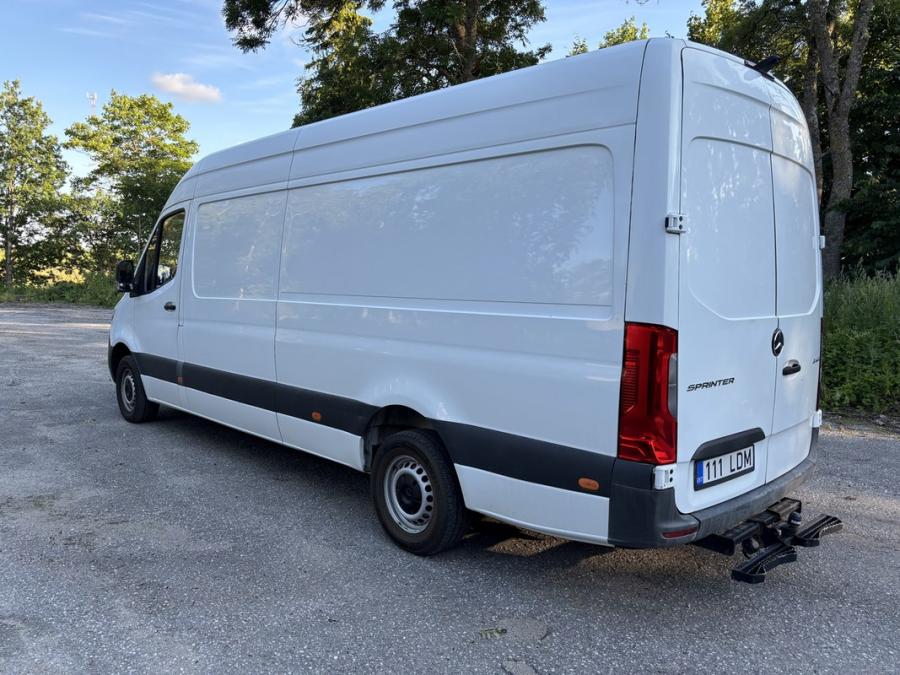 White Mercedes-Benz Sprinter 2018 in Parnu, with an engine capacity of 2.10 L and mileage of 442 thousand km for 14000 €, photo 11 on AUTOMOTO.COM.LV