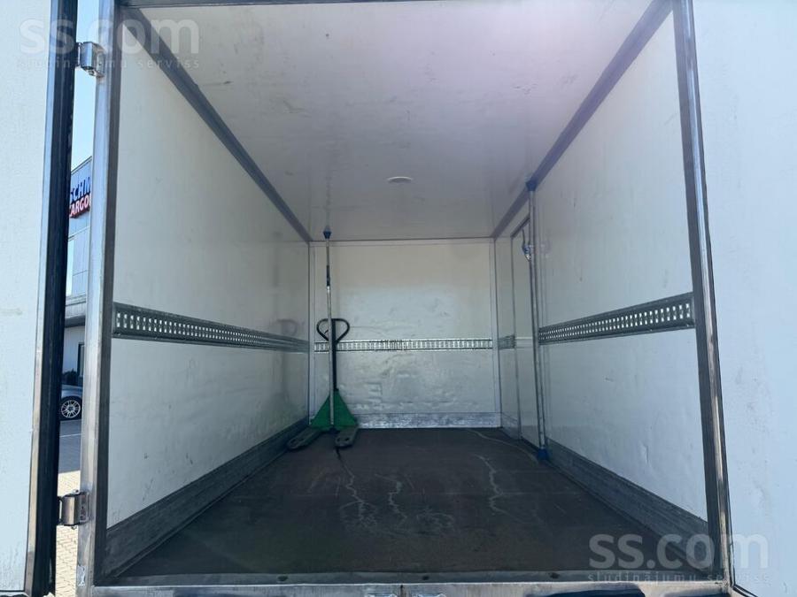 White Mercedes-Benz Sprinter 2019 in Riga, with an engine capacity of 2.10 L and mileage of 150 thousand km for 27500 €, photo 9 on AUTOMOTO.COM.LV