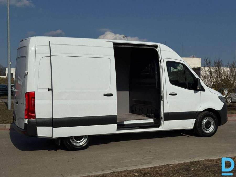 White Mercedes-Benz Sprinter 2021 in Marupe, with an engine capacity of 2.20 L and mileage of 234 thousand km for 17990 €, photo 9 on AUTOMOTO.COM.LV