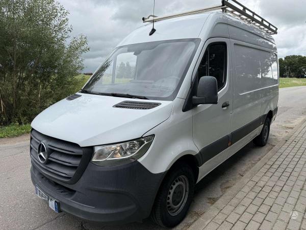 White Mercedes-Benz Sprinter 2020 in Taurage, with an engine capacity of 2.14 L and mileage of 292 thousand km for 12500 €, photo 3 on AUTOMOTO.COM.LV