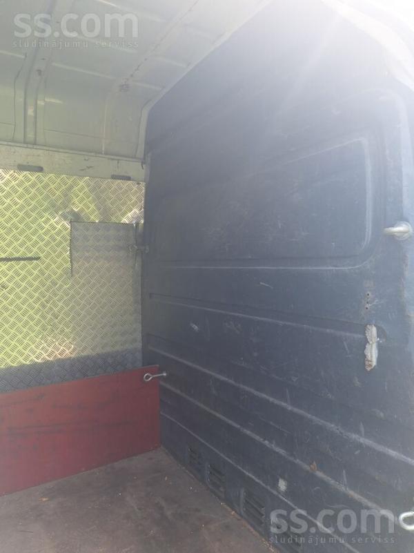 Balts Mercedes-Benz Sprinter 2001 Talsi, ar dzinēja tilpumu 2.20 L un nobraukumu 294 tūkst. km par 2550 €, foto 3 vietnē AUTOMOTO.COM.LV