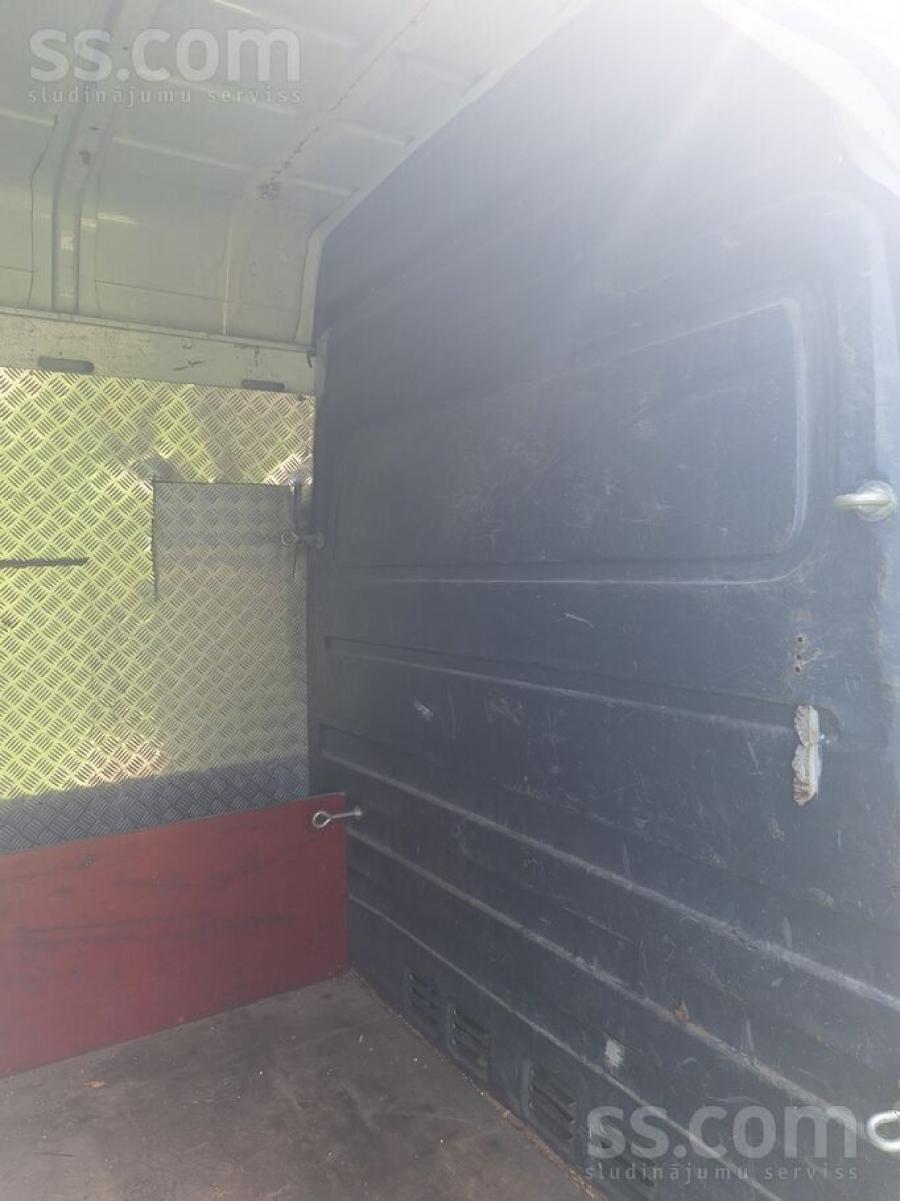 Balts Mercedes-Benz Sprinter 2001 Talsi, ar dzinēja tilpumu 2.20 L un nobraukumu 294 tūkst. km par 2550 €, foto 4 vietnē AUTOMOTO.COM.LV
