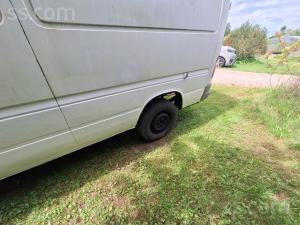 Balts Mercedes-Benz Sprinter 2001 Talsi, ar dzinēja tilpumu 2.20 L un nobraukumu 294 tūkst. km par 2550 €, foto 10 vietnē AUTOMOTO.COM.LV