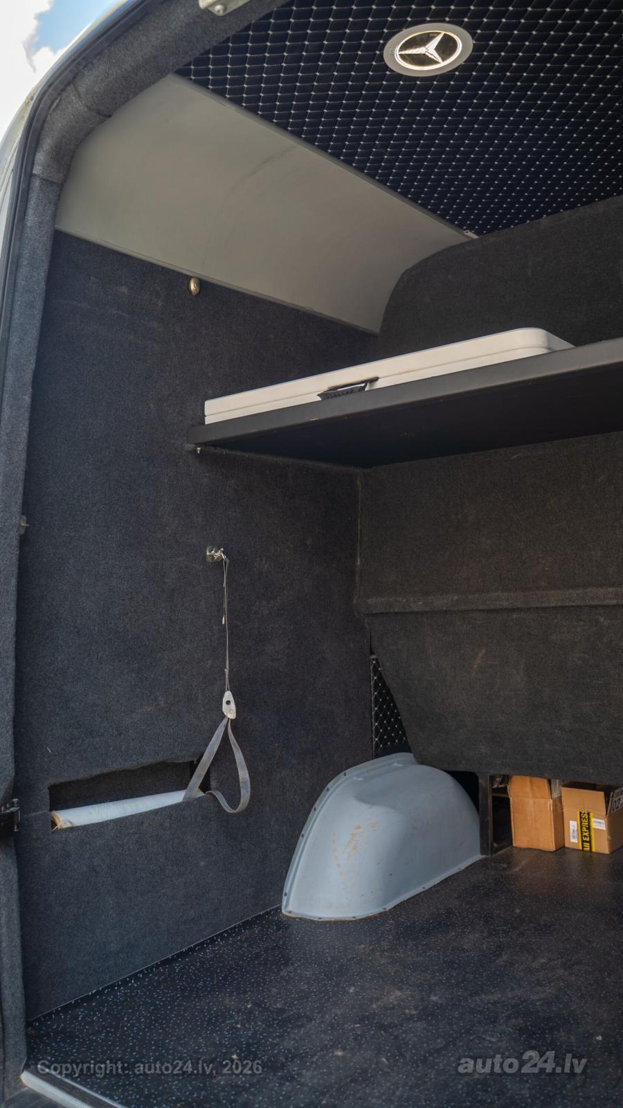 White Mercedes-Benz Sprinter 2015 in Kaunas, with an engine capacity of 11.00 L and mileage of 388 thousand km for 14000 €, photo 4 on AUTOMOTO.COM.LV