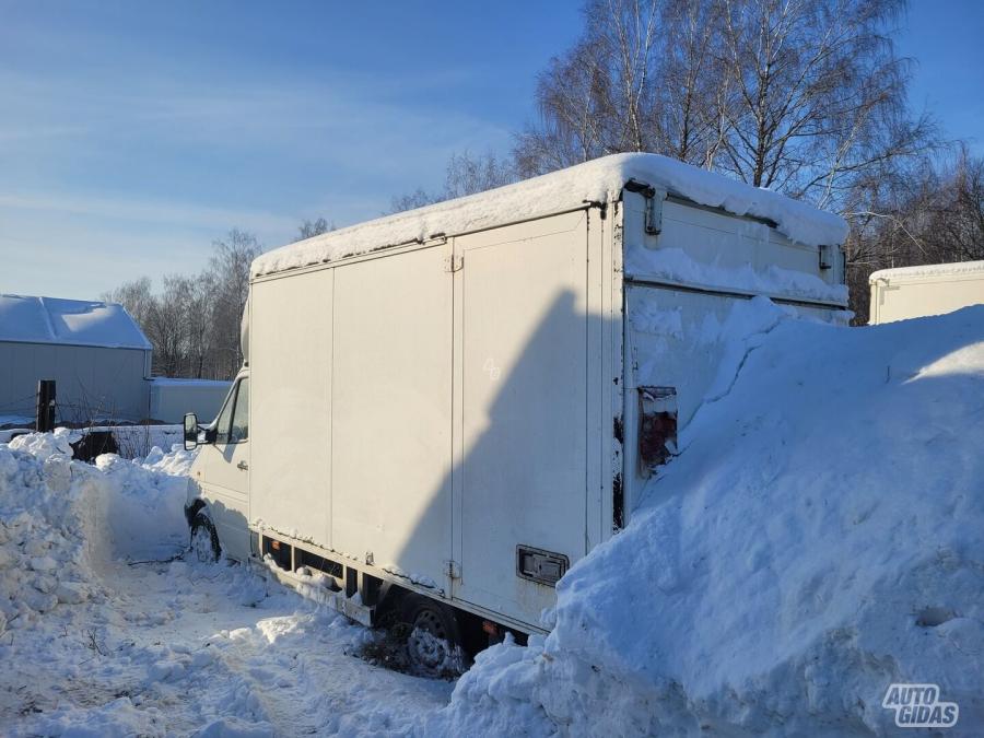 White Mercedes-Benz Sprinter 2001 in Vilnius, with an engine capacity of 2.20 L and mileage of 300 thousand km for 2200 €, photo 3 on AUTOMOTO.COM.LV