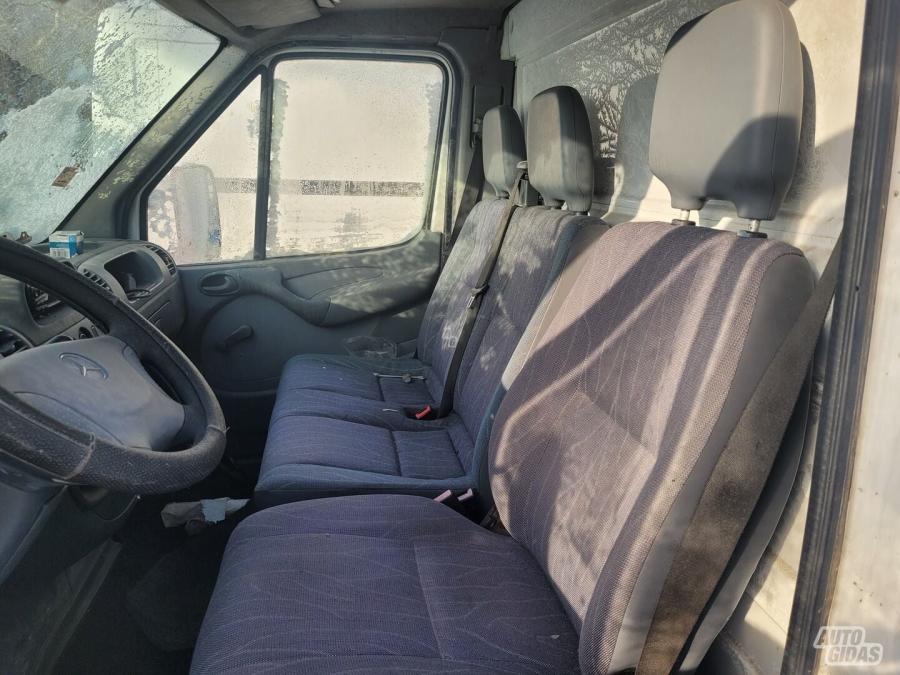 Balts Mercedes-Benz Sprinter 2001 Viļņa, ar dzinēja tilpumu 2.20 L un nobraukumu 300 tūkst. km par 1950 €, foto 5 vietnē AUTOMOTO.COM.LV
