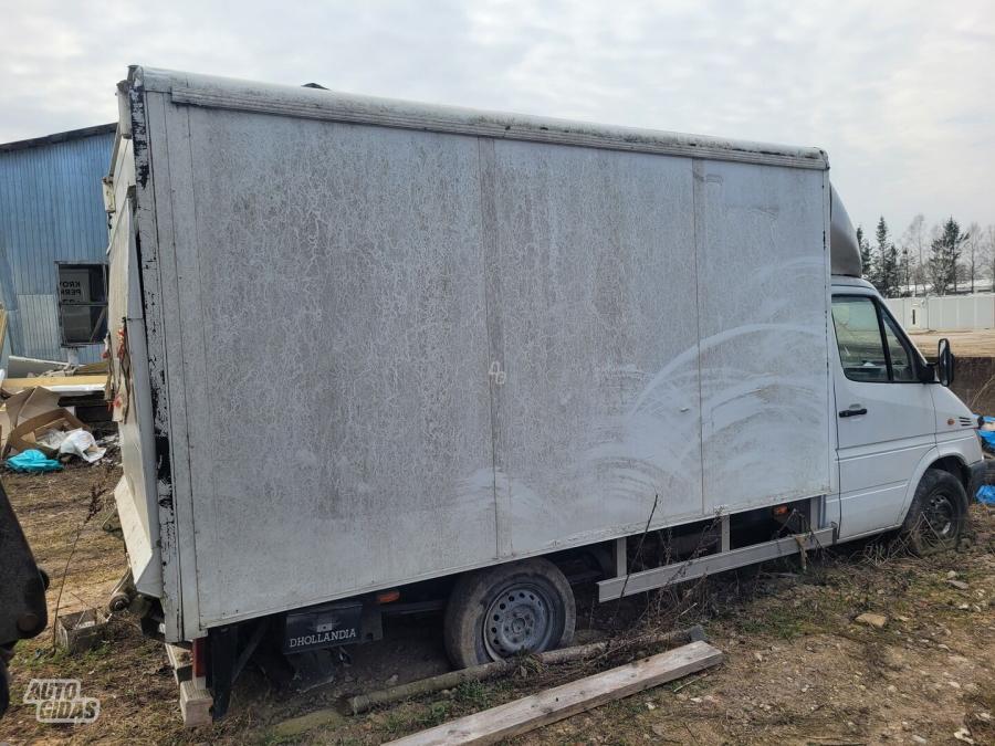 White Mercedes-Benz Sprinter 2001 in Vilnius, with an engine capacity of 2.20 L and mileage of 300 thousand km for 1750 €, photo 6 on AUTOMOTO.COM.LV