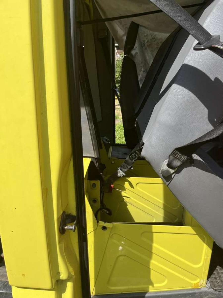 Dzeltens Mercedes-Benz Sprinter 2001 Viļņa, ar dzinēja tilpumu 2.15 L un nobraukumu 284 tūkst. km par 4000 €, foto 42 vietnē AUTOMOTO.COM.LV