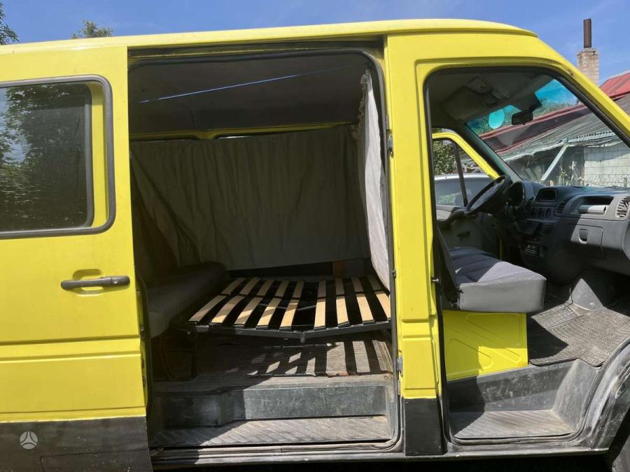 Dzeltens Mercedes-Benz Sprinter 2001 Viļņa, ar dzinēja tilpumu 2.15 L un nobraukumu 284 tūkst. km par 4000 €, foto 45 vietnē AUTOMOTO.COM.LV