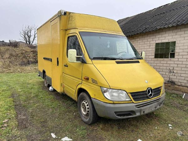 Dzeltens Mercedes-Benz Sprinter 2003 Viļņa, ar dzinēja tilpumu 2.10 L un nobraukumu 300 tūkst. km par 1800 €, foto 6 vietnē AUTOMOTO.COM.LV
