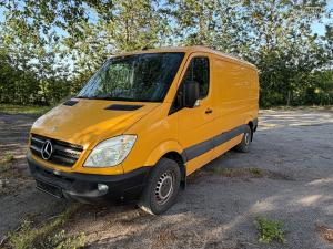 Yellow Mercedes-Benz Sprinter 2011 in Vilnius, with an engine capacity of 2.10 L and mileage of 290 thousand km for 3800 €, photo 1 on AUTOMOTO.COM.LV