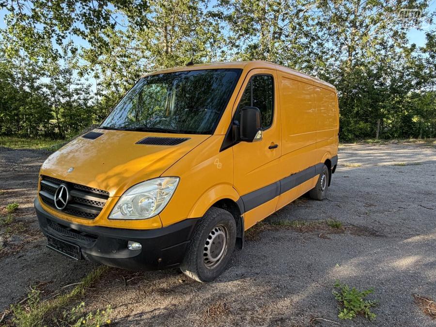 Yellow Mercedes-Benz Sprinter 2011 in Vilnius, with an engine capacity of 2.10 L and mileage of 290 thousand km for 3800 €, photo 1 on AUTOMOTO.COM.LV