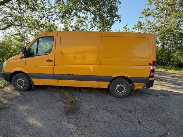 Yellow Mercedes-Benz Sprinter 2011 in Vilnius, with an engine capacity of 2.10 L and mileage of 290 thousand km for 3800 €, photo 4 on AUTOMOTO.COM.LV