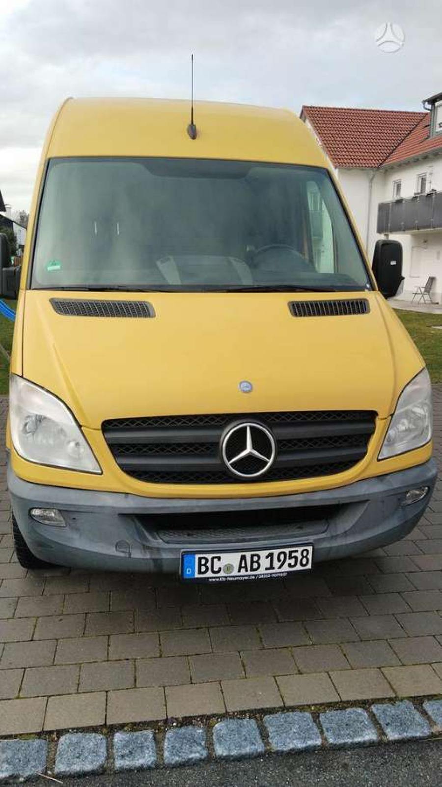 Yellow Mercedes-Benz Sprinter 2011 in Vilnius, with an engine capacity of 2.14 L and mileage of 164 thousand km for 8712 €, photo 1 on AUTOMOTO.COM.LV