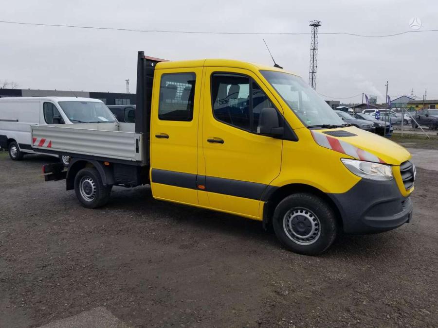 Yellow Mercedes-Benz Sprinter 2020 in Kaunas, with an engine capacity of 2.14 L and mileage of 248 thousand km for 18149 €, photo 3 on AUTOMOTO.COM.LV