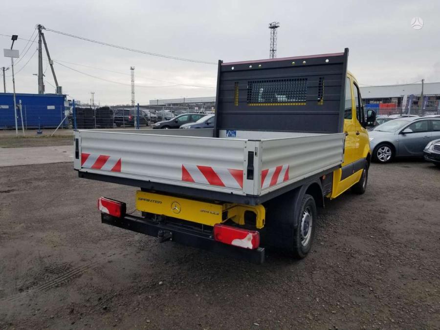 Yellow Mercedes-Benz Sprinter 2020 in Kaunas, with an engine capacity of 2.14 L and mileage of 248 thousand km for 18149 €, photo 5 on AUTOMOTO.COM.LV