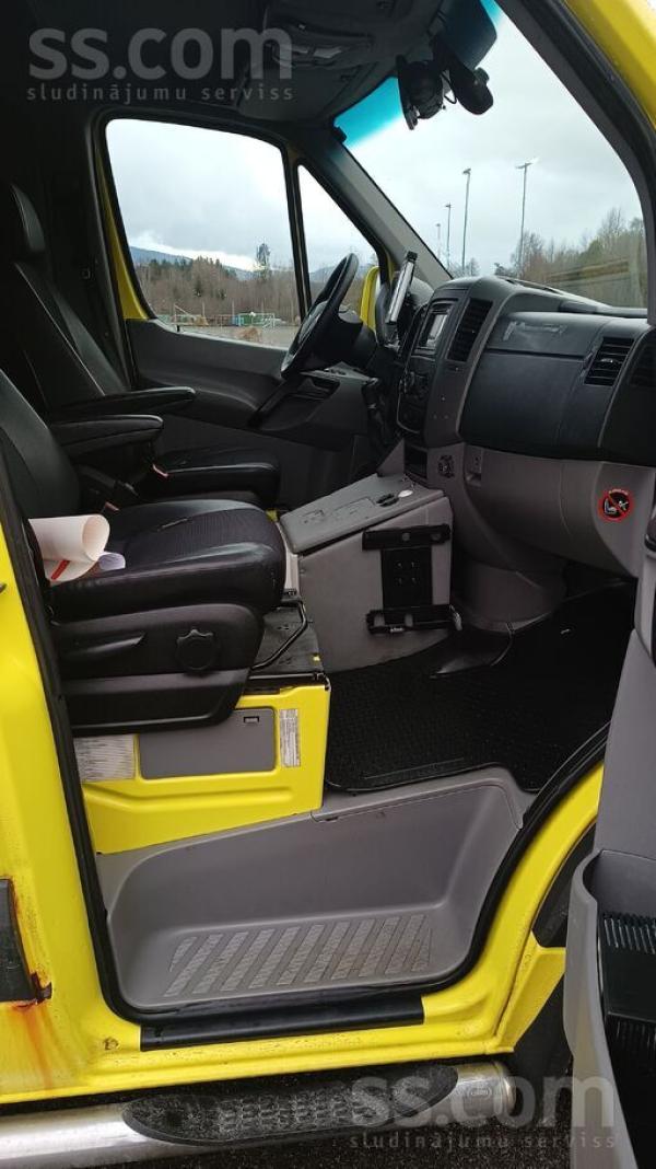Yellow Mercedes-Benz Sprinter 2017 in Bauska, with an engine capacity of 3.00 L and mileage of 372 thousand km for 12000 €, photo 7 on AUTOMOTO.COM.LV