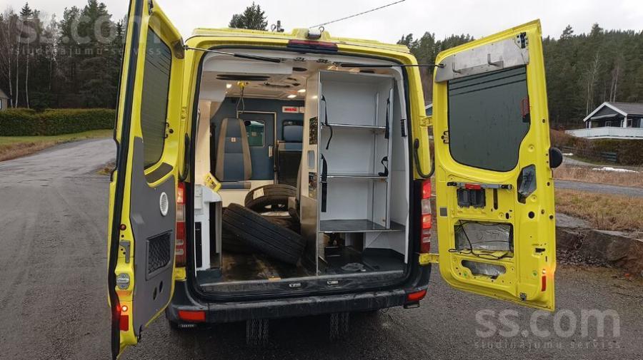 Yellow Mercedes-Benz Sprinter 2017 in Bauska, with an engine capacity of 3.00 L and mileage of 372 thousand km for 12000 €, photo 9 on AUTOMOTO.COM.LV