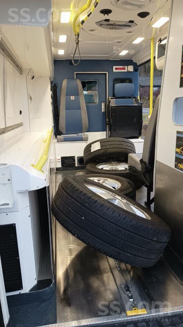 Yellow Mercedes-Benz Sprinter 2017 in Bauska, with an engine capacity of 3.00 L and mileage of 372 thousand km for 12000 €, photo 10 on AUTOMOTO.COM.LV