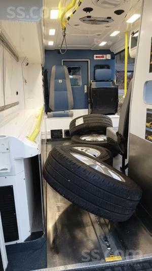 Yellow Mercedes-Benz Sprinter 2017 in Bauska, with an engine capacity of 3.00 L and mileage of 372 thousand km for 12000 €, photo 10 on AUTOMOTO.COM.LV