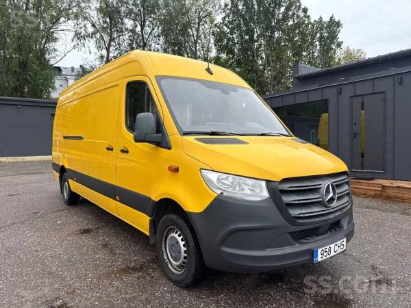 Mercedes-Benz Sprinter 2018 in Tallinn on AUTOMOTO.COM.LV Yellow Mercedes-Benz Sprinter 2018 in Tallinn, with an engine capacity of 2.10 L and mileage of 196 thousand km for 12490 €, photo 6 on AUTOMOTO.COM.LV