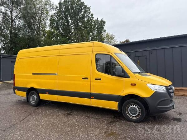 Mercedes-Benz Sprinter 2018 in Tallinn on AUTOMOTO.COM.LV Yellow Mercedes-Benz Sprinter 2018 in Tallinn, with an engine capacity of 2.10 L and mileage of 196 thousand km for 12490 €, photo 8 on AUTOMOTO.COM.LV