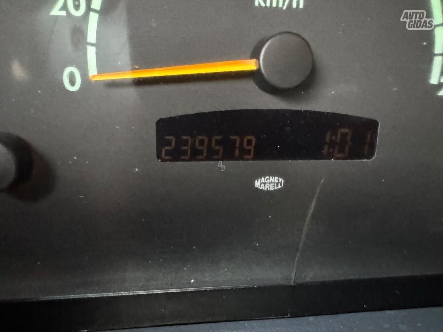 Grey Mercedes-Benz V 220 2003 in Kaunas, with an engine capacity of 2.20 L and mileage of 0 thousand km for 2650 €, photo 19 on AUTOMOTO.COM.LV