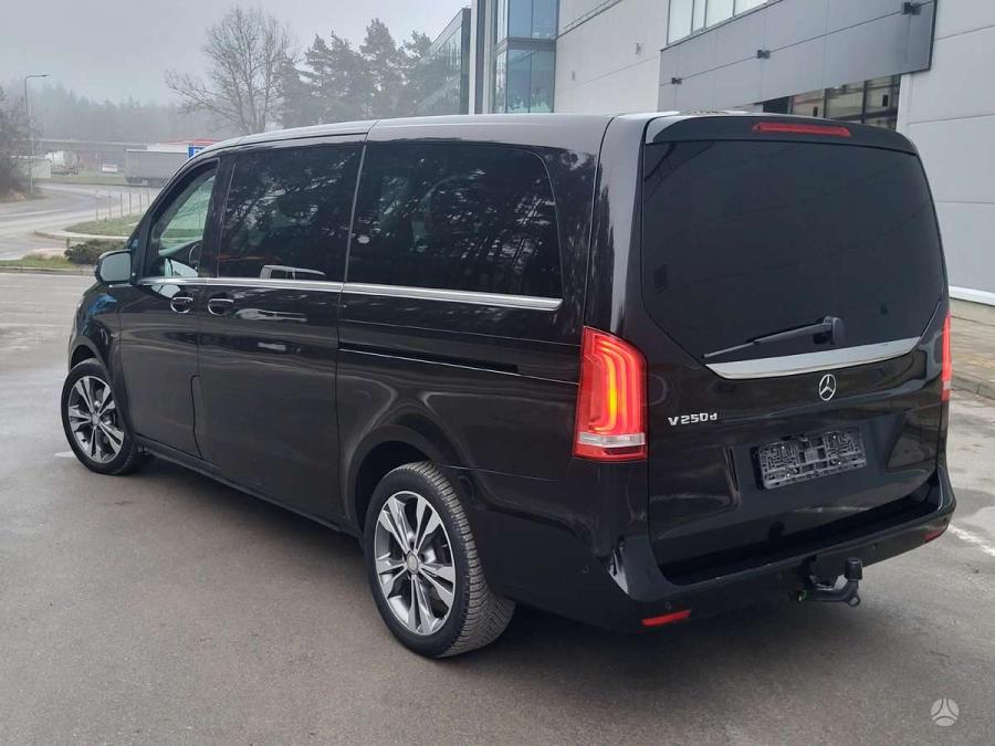 Melns Mercedes-Benz V 250 2016 Viļņa, ar dzinēja tilpumu 2.20 L un nobraukumu 354 tūkst. km par 23790 €, foto 4 vietnē AUTOMOTO.COM.LV