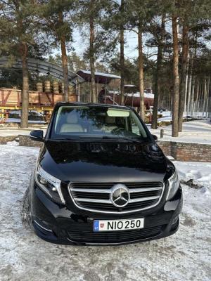 Black Mercedes-Benz V 250 2016 in Kaunas, with an engine capacity of 2.20 L and mileage of 322 thousand km for 25300 €, photo 3 on AUTOMOTO.COM.LV