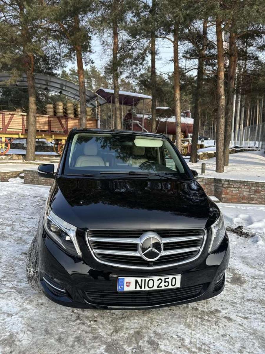 Black Mercedes-Benz V 250 2016 in Kaunas, with an engine capacity of 2.20 L and mileage of 322 thousand km for 25300 €, photo 3 on AUTOMOTO.COM.LV