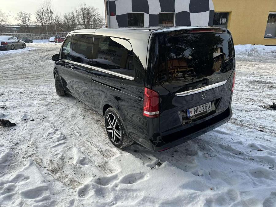 Black Mercedes-Benz V 250 2016 in Kaunas, with an engine capacity of 2.20 L and mileage of 322 thousand km for 25300 €, photo 5 on AUTOMOTO.COM.LV
