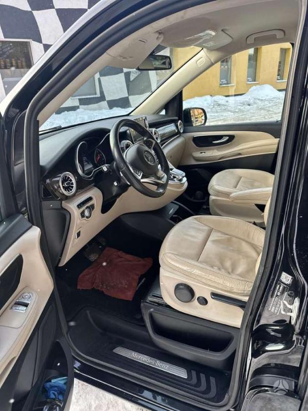 Black Mercedes-Benz V 250 2016 in Kaunas, with an engine capacity of 2.20 L and mileage of 322 thousand km for 25300 €, photo 6 on AUTOMOTO.COM.LV