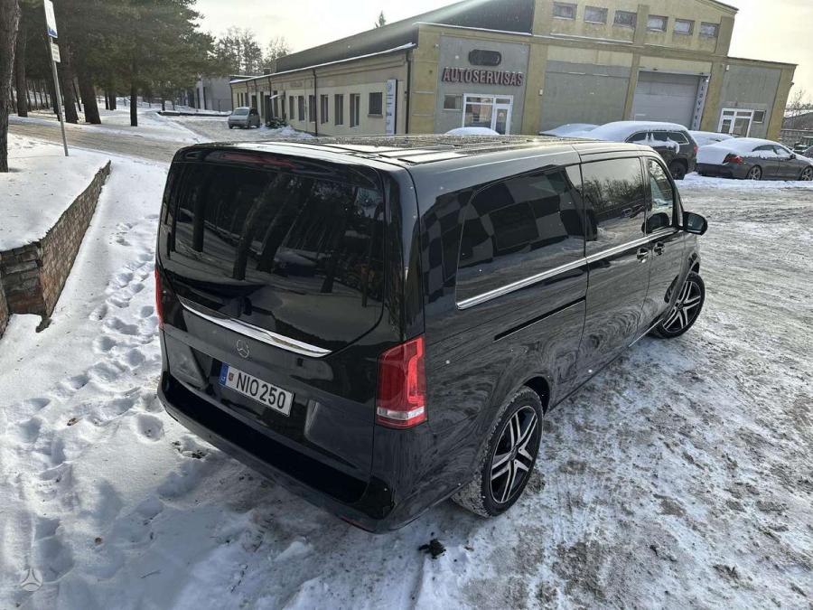 Black Mercedes-Benz V 250 2016 in Kaunas, with an engine capacity of 2.20 L and mileage of 322 thousand km for 25300 €, photo 10 on AUTOMOTO.COM.LV