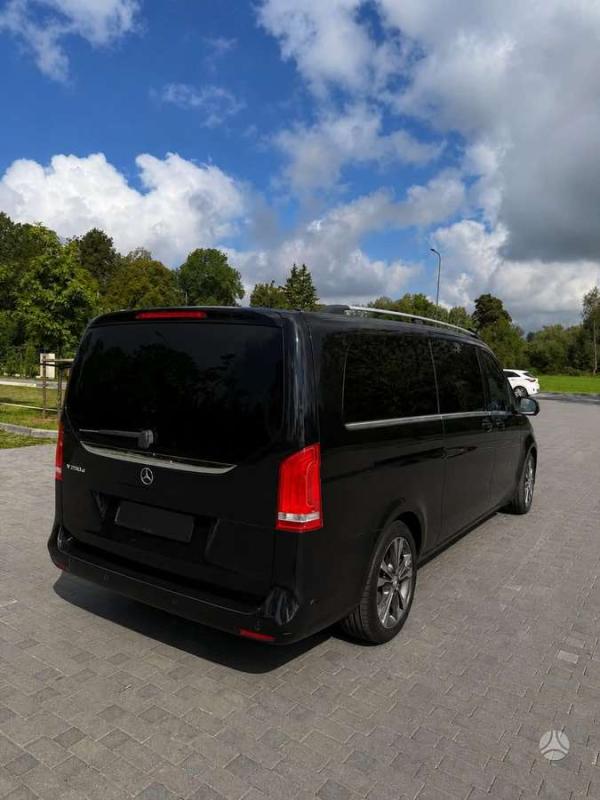 Black Mercedes-Benz V 250 2017 in Kaunas, with an engine capacity of 2.10 L and mileage of 275 thousand km for 26999 €, photo 9 on AUTOMOTO.COM.LV