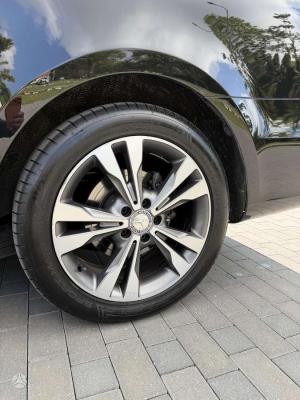 Black Mercedes-Benz V 250 2017 in Kaunas, with an engine capacity of 2.10 L and mileage of 275 thousand km for 26999 €, photo 12 on AUTOMOTO.COM.LV