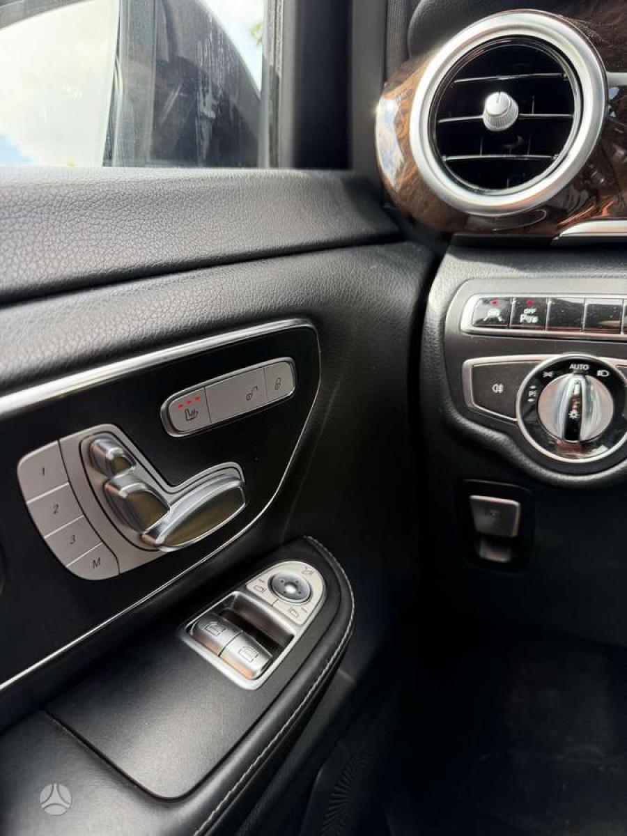 Black Mercedes-Benz V 250 2017 in Kaunas, with an engine capacity of 2.10 L and mileage of 275 thousand km for 26999 €, photo 13 on AUTOMOTO.COM.LV