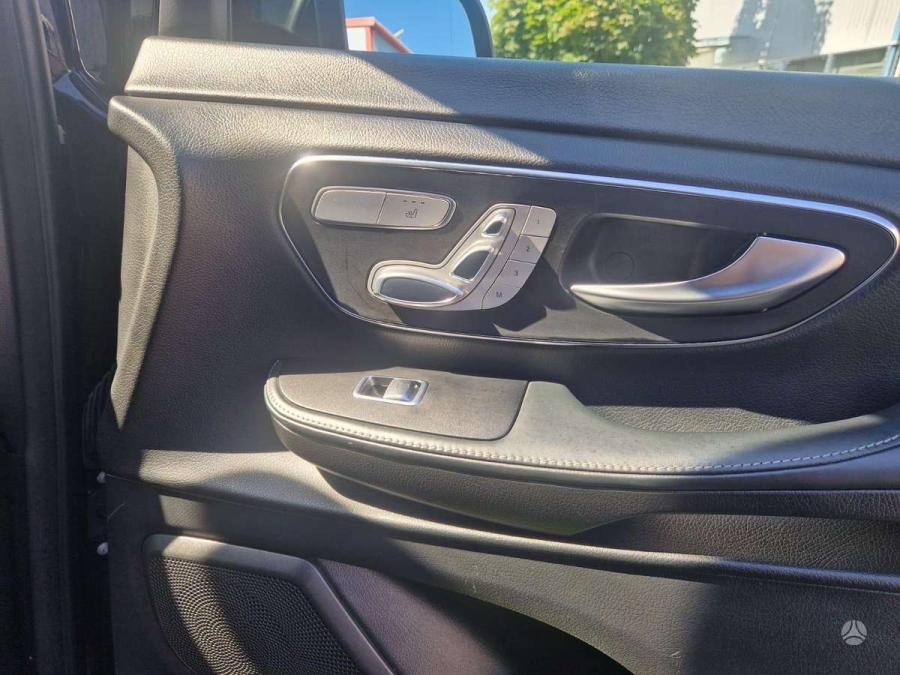 Black Mercedes-Benz V 250 2017 in Kaunas, with an engine capacity of 2.10 L and mileage of 275 thousand km for 26999 €, photo 22 on AUTOMOTO.COM.LV