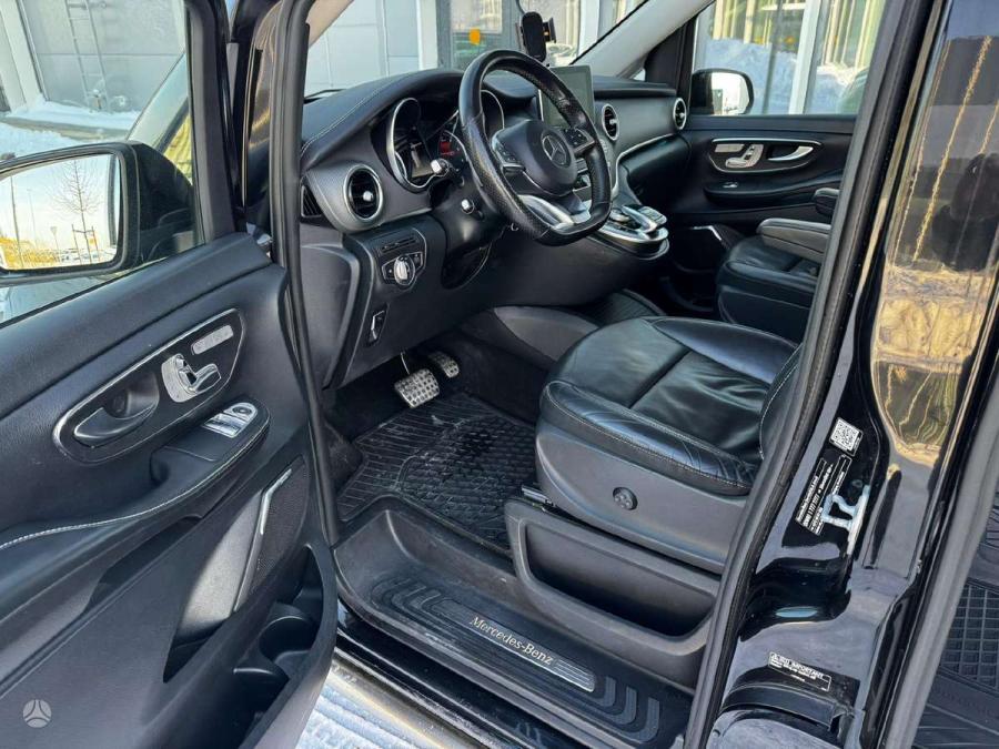 Black Mercedes-Benz V 250 2018 in Vilnius, with an engine capacity of 2.14 L and mileage of 198 thousand km for 32500 €, photo 9 on AUTOMOTO.COM.LV