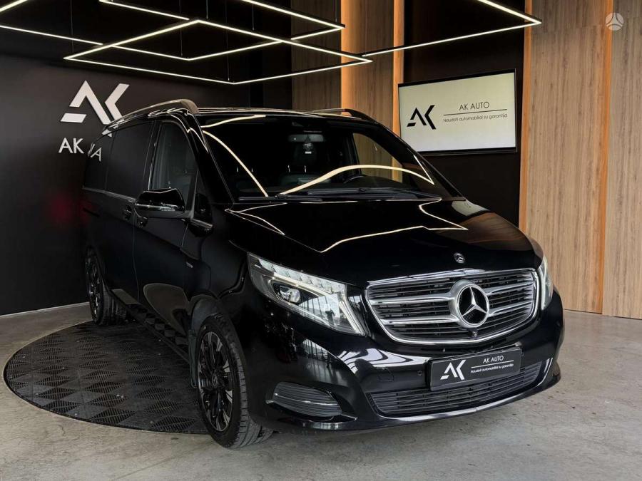 Black Mercedes-Benz V 250 2018 in Kaunas, with an engine capacity of 2.14 L and mileage of 256 thousand km for 29990 €, photo 4 on AUTOMOTO.COM.LV