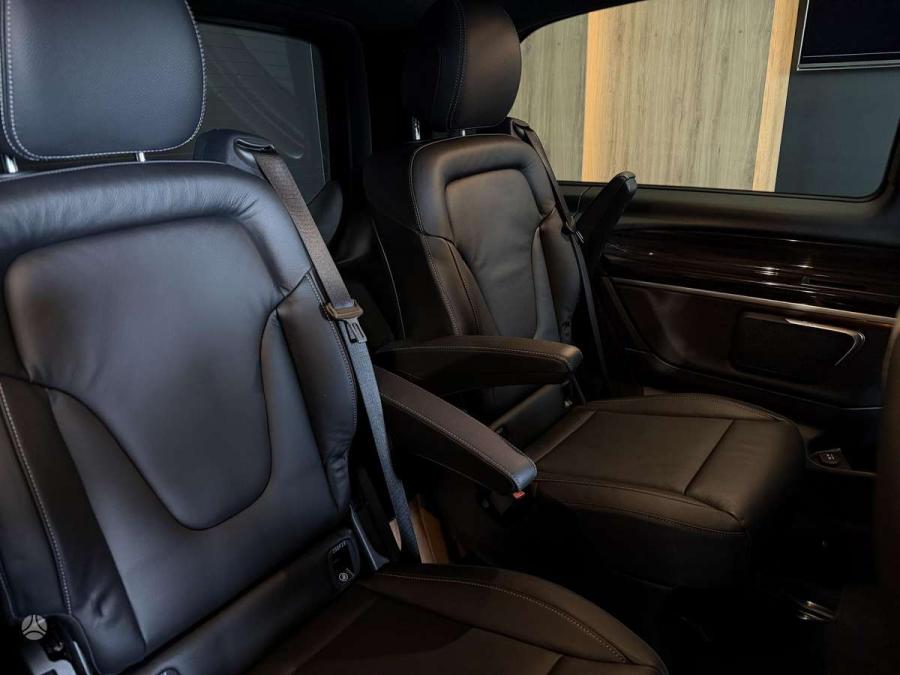 Black Mercedes-Benz V 250 2018 in Kaunas, with an engine capacity of 2.14 L and mileage of 256 thousand km for 29990 €, photo 8 on AUTOMOTO.COM.LV