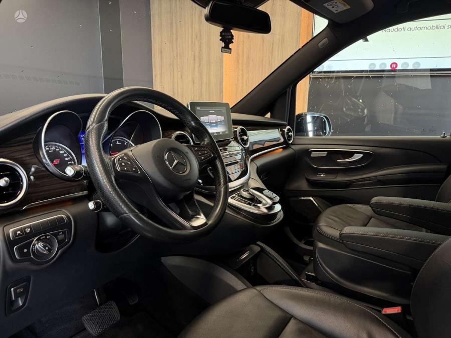 Black Mercedes-Benz V 250 2018 in Kaunas, with an engine capacity of 2.14 L and mileage of 256 thousand km for 29990 €, photo 14 on AUTOMOTO.COM.LV