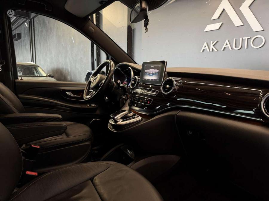 Black Mercedes-Benz V 250 2018 in Kaunas, with an engine capacity of 2.14 L and mileage of 256 thousand km for 29990 €, photo 19 on AUTOMOTO.COM.LV