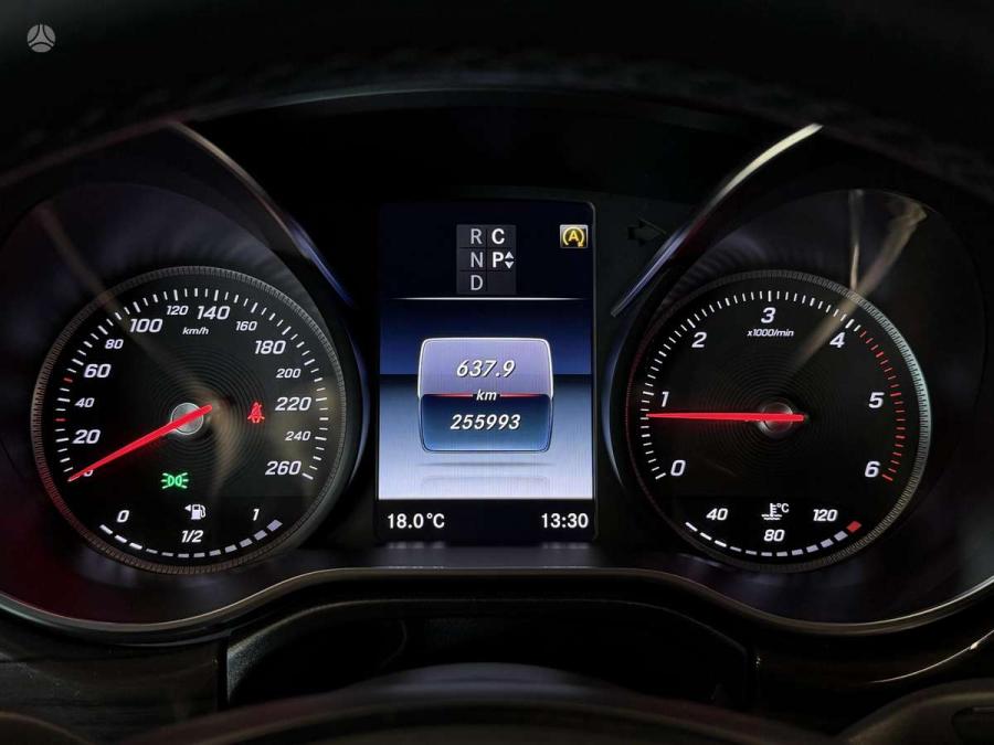 Black Mercedes-Benz V 250 2018 in Kaunas, with an engine capacity of 2.14 L and mileage of 256 thousand km for 29990 €, photo 25 on AUTOMOTO.COM.LV