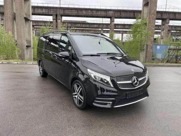 Black Mercedes-Benz V 250 2019 in Jurbarkas, with an engine capacity of 2.14 L and mileage of 110 thousand km for 31800 €, photo 1 on AUTOMOTO.COM.LV