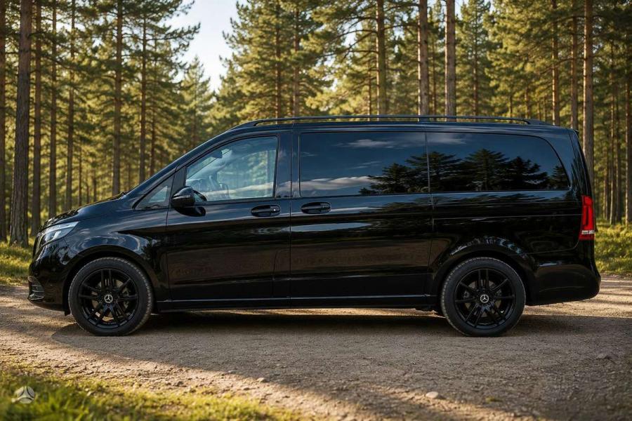 Black Mercedes-Benz V 250 2019 in Birzai, with an engine capacity of 2.14 L and mileage of 268 thousand km for 38500 €, photo 3 on AUTOMOTO.COM.LV