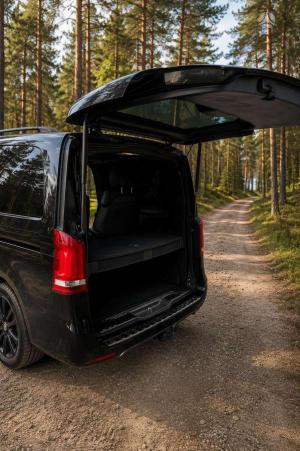 Black Mercedes-Benz V 250 2019 in Birzai, with an engine capacity of 2.14 L and mileage of 268 thousand km for 38500 €, photo 6 on AUTOMOTO.COM.LV