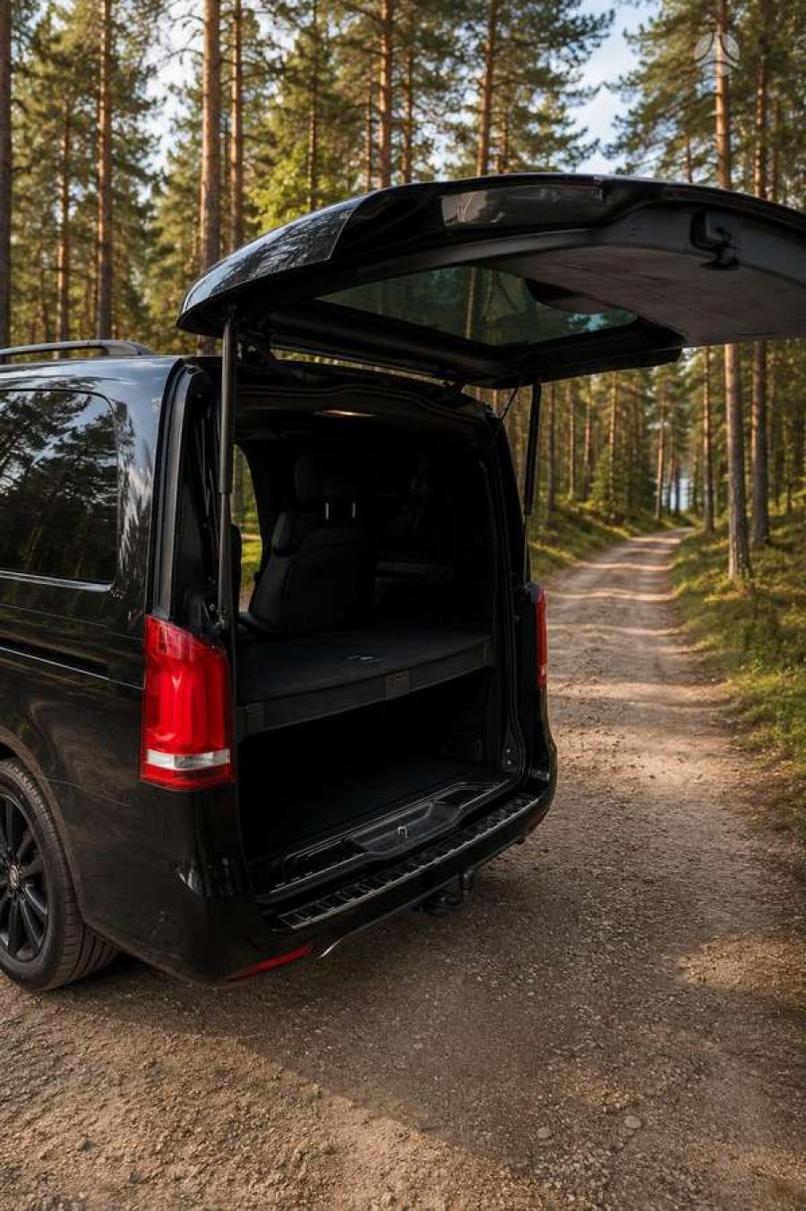Black Mercedes-Benz V 250 2019 in Birzai, with an engine capacity of 2.14 L and mileage of 268 thousand km for 38500 €, photo 6 on AUTOMOTO.COM.LV