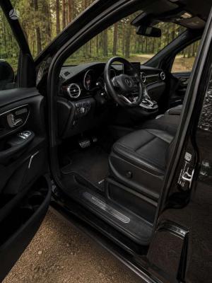 Black Mercedes-Benz V 250 2019 in Birzai, with an engine capacity of 2.14 L and mileage of 268 thousand km for 38500 €, photo 9 on AUTOMOTO.COM.LV