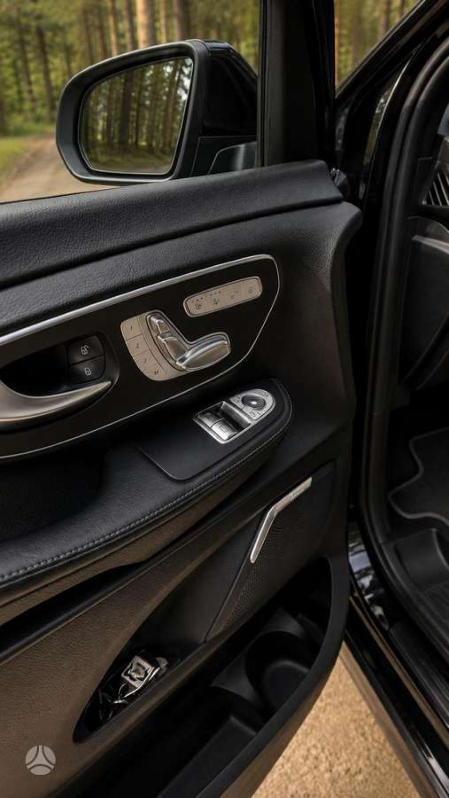 Black Mercedes-Benz V 250 2019 in Birzai, with an engine capacity of 2.14 L and mileage of 268 thousand km for 38500 €, photo 10 on AUTOMOTO.COM.LV