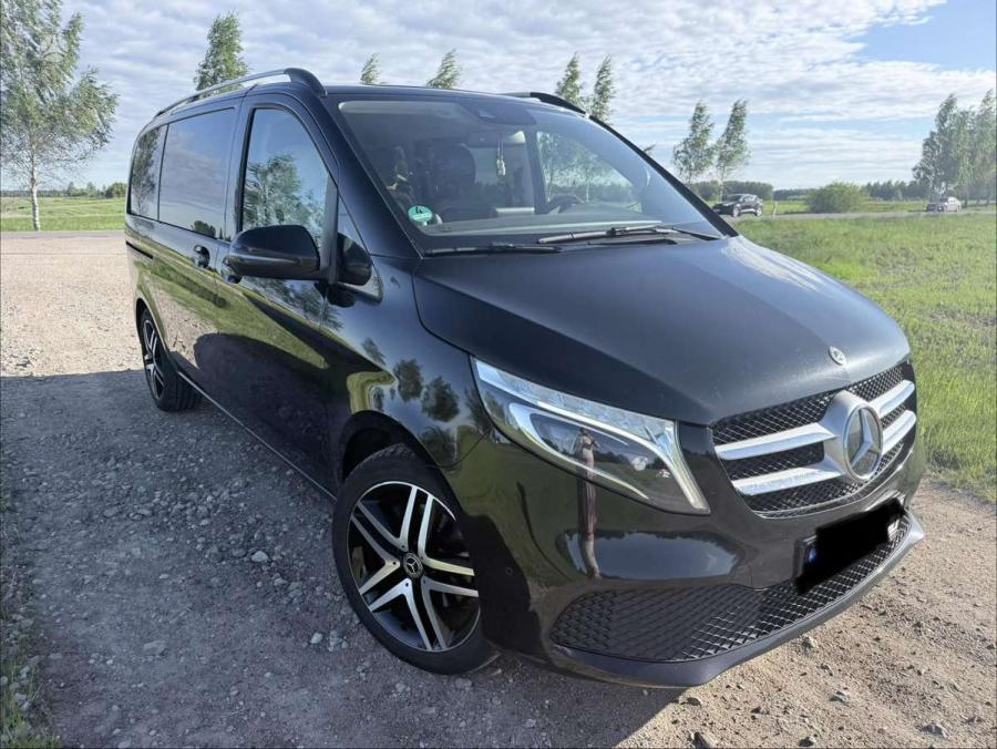 Black Mercedes-Benz V 250 2019 in Vilnius, with an engine capacity of 1.95 L and mileage of 260 thousand km for 25700 €, photo 3 on AUTOMOTO.COM.LV